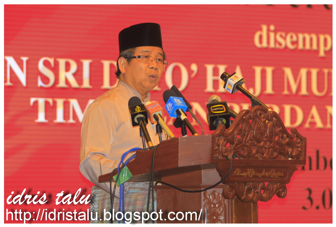 IdrisTalu: Majlis Penyampaian Hadiah Sastera Perdana Malaysia 2010 dan 2011