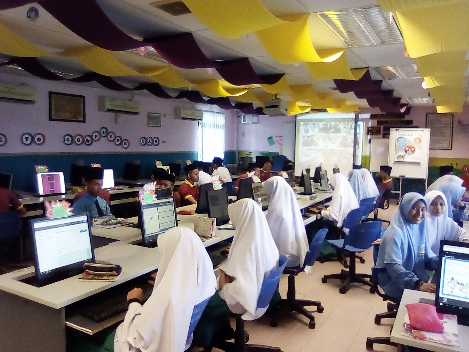 SMA Maarif, Besut: Album Frog VLE