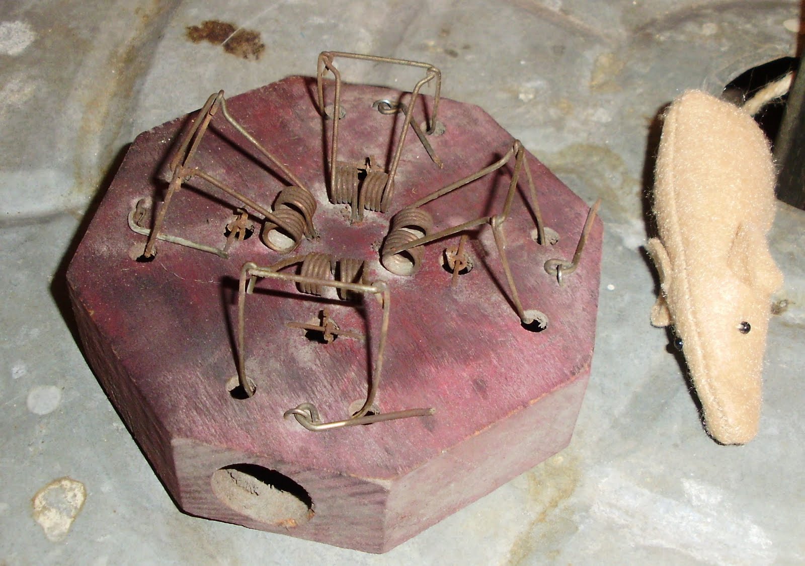 Log Cabin Antiques & Gifts: primitive mouse trap
