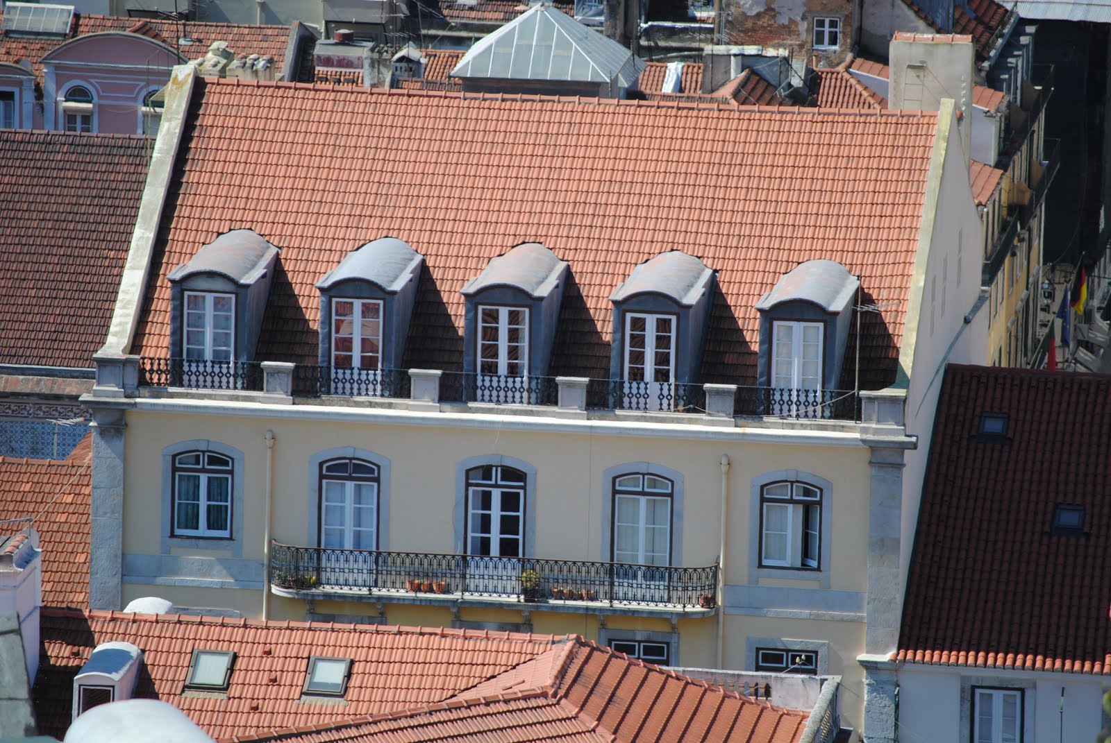 cantinho dos retratos I: Lisboa - telhados e janelas