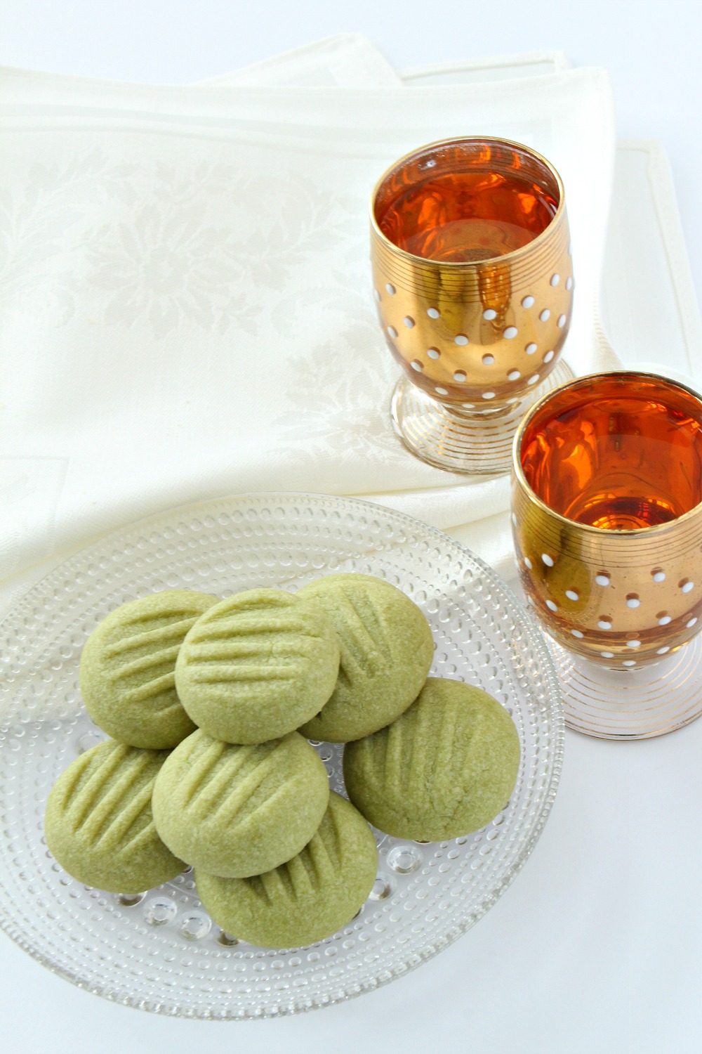 Naturally Green Matcha Tea Shortbread Cookies | Dans le Lakehouse