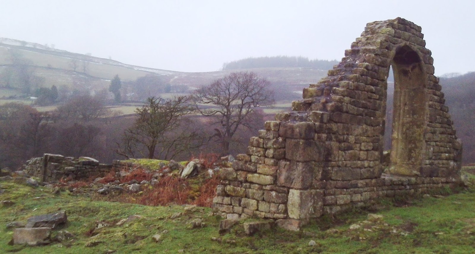 Walking The Peak: Bamford, Stanage Edge, Stanedge Pole, Porter Clough ...
