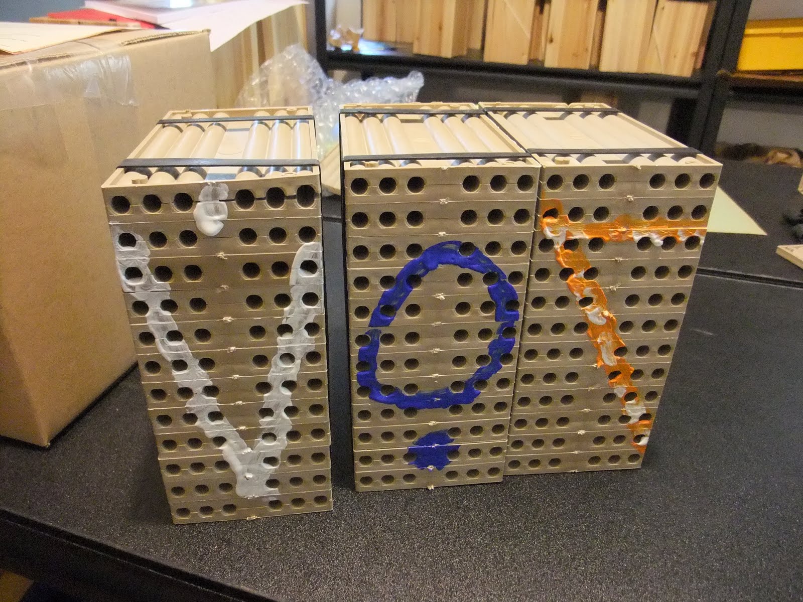 Using markers to help bees find their nesting tunnels - Beediverse ...