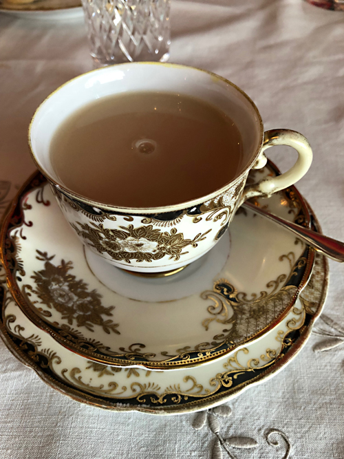 Kriss Poison: Gothic Tea Party!