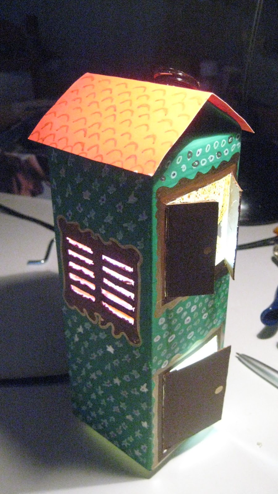 punkartkaietsi: Milk carton into baby night lantern