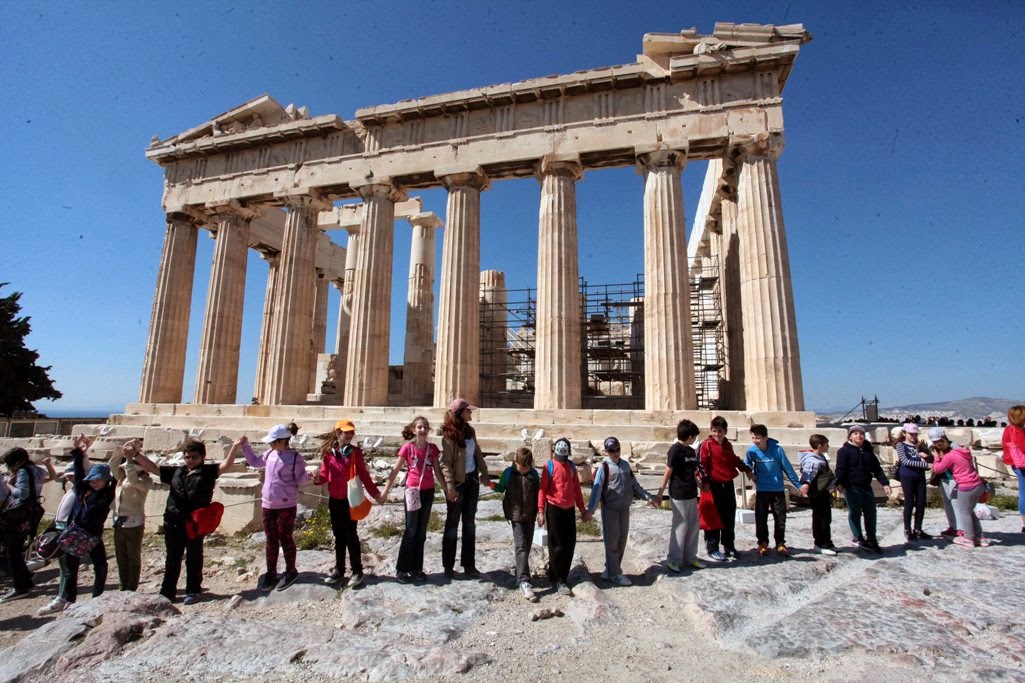 Ο Ν Ε Ι Ρ Ο Δ Ρ Α Μ Α ! ! !: Αγκάλιασαν την Ακρόπολη την Παρασκευή ...