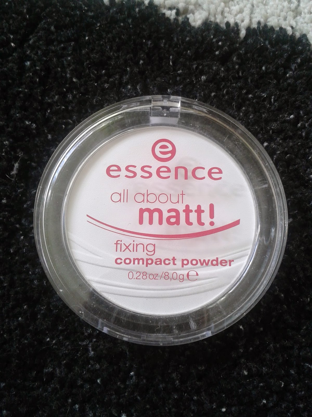 Danas recenzija o Essence All About Matt Fixing Compact Powder