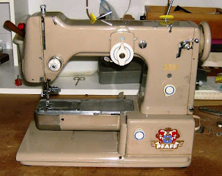 Vintage Sewing Machines: Pfaff 330