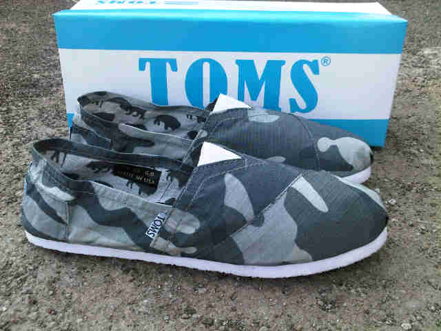 Sepatu Toms