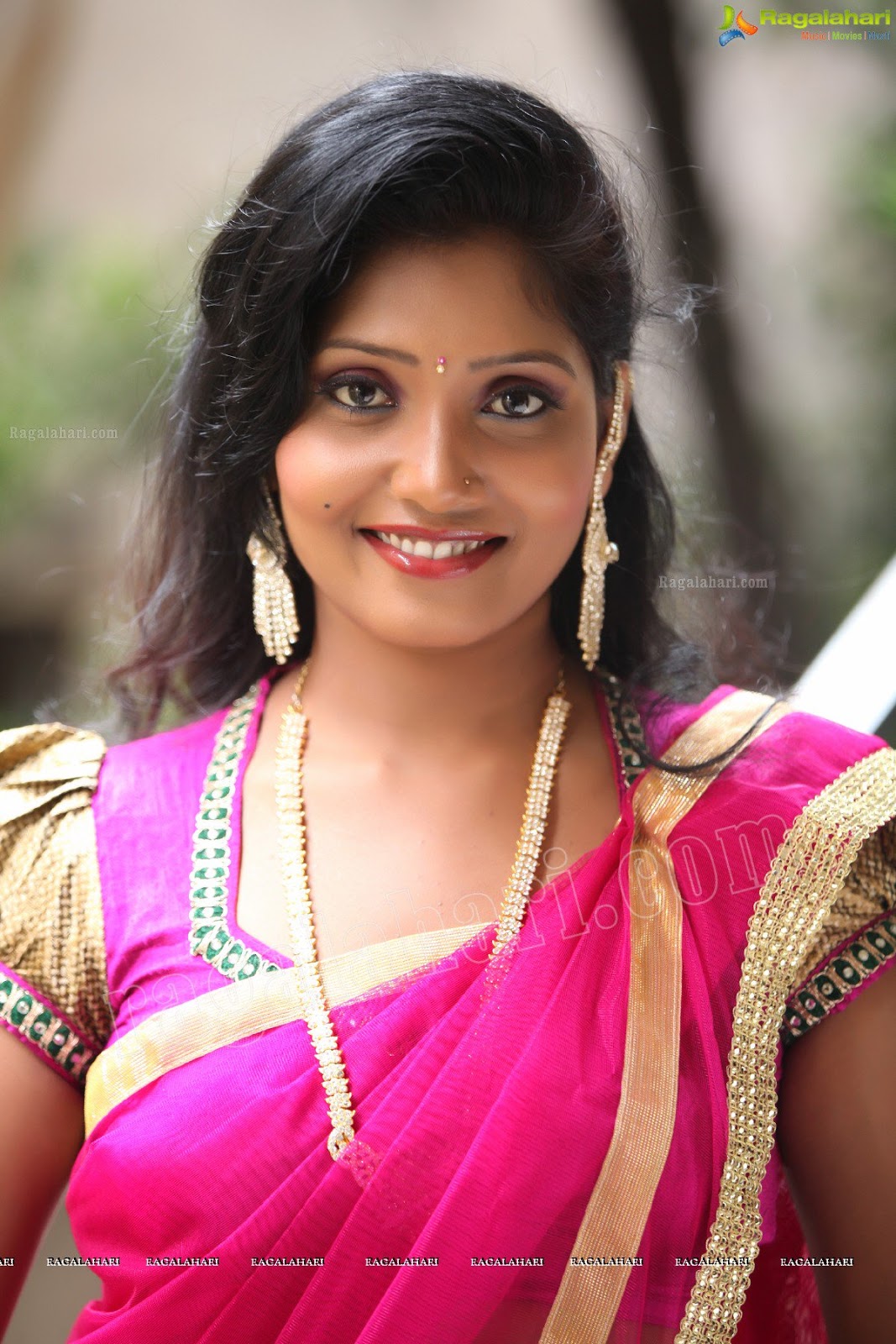 Actress Eesha Chamundi Cute And Beautiful Pictures Collection