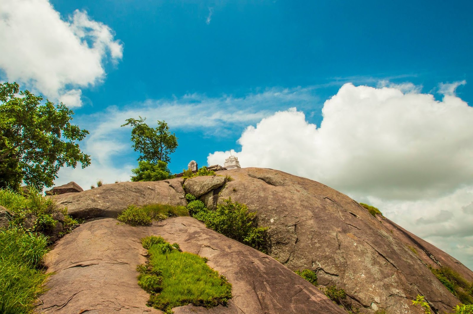 A sunny day drive to HutriDurga