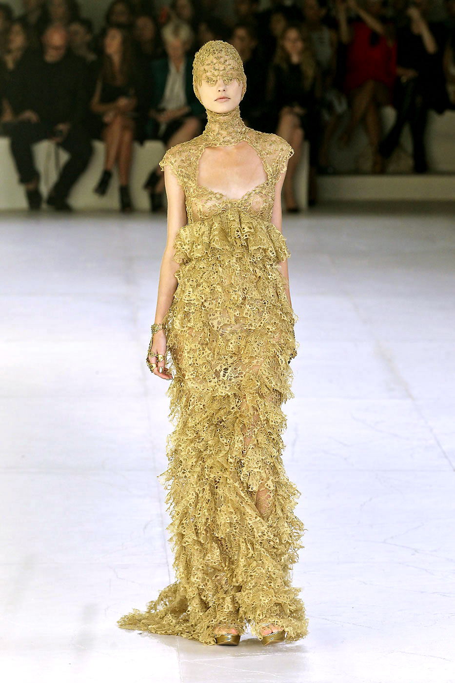 Glamour By Fatima: *AMAZING* Alexander McQueen Spring/Summer 2012