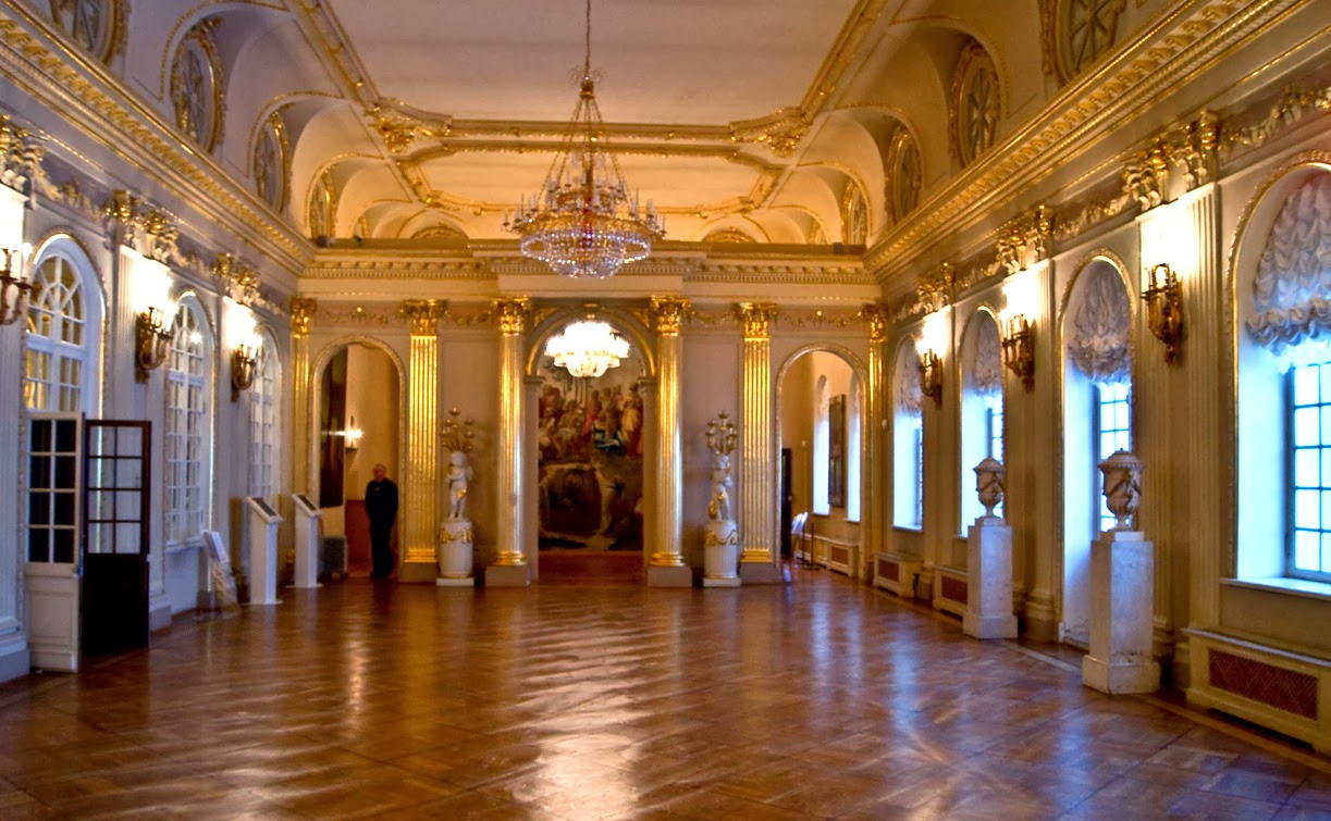 loveisspeed.......: The Menshikov Palace is a Petrine Baroque edifice ...
