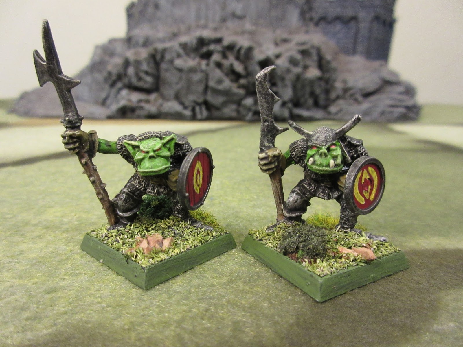 Mars-Miniatures: Oldhammer Orc on Tusker & 80s LOTR Uruk-Hai