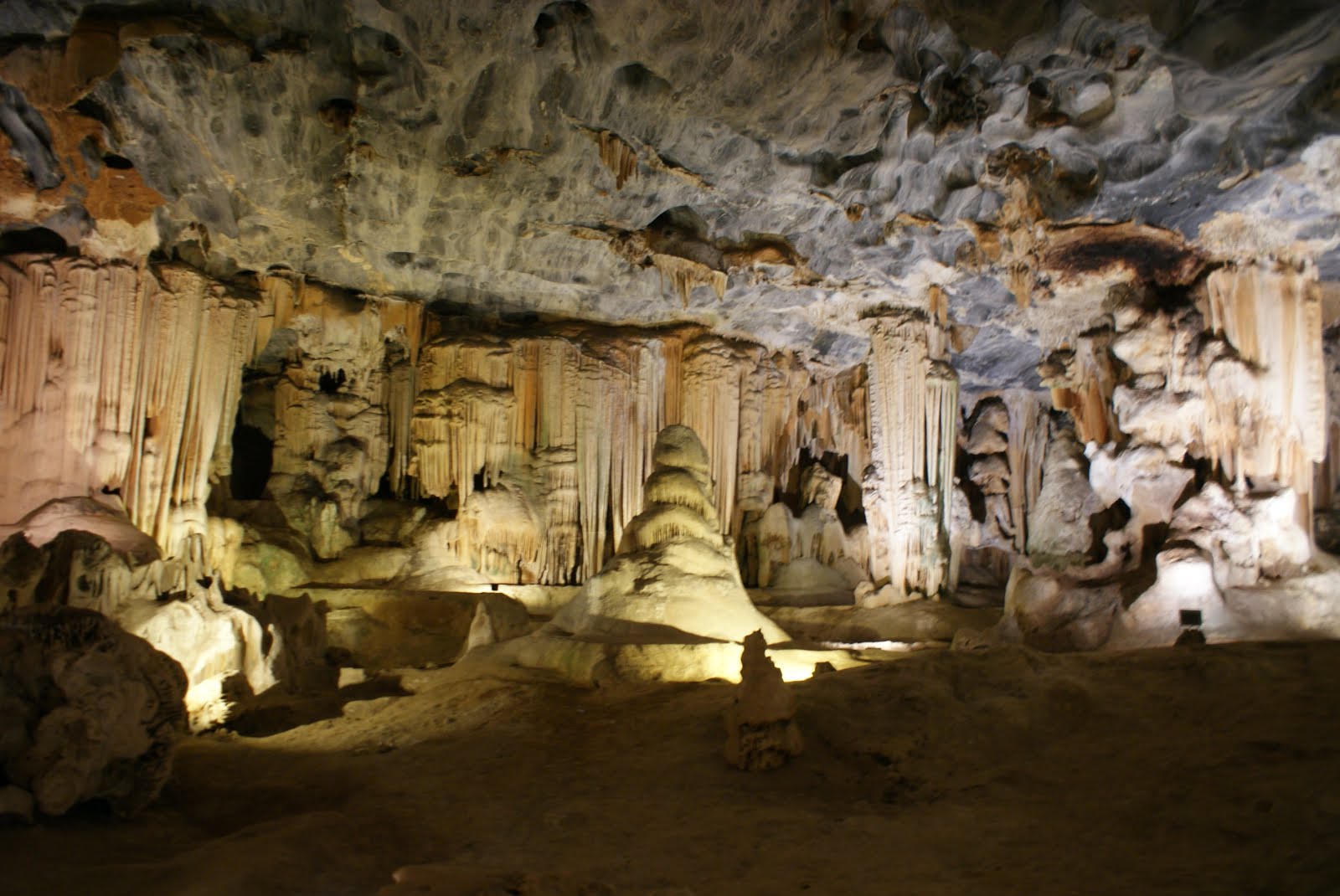 Grondpad Dromers: Goeie Genade, dis 'n Grot! Die Kango Grotte!