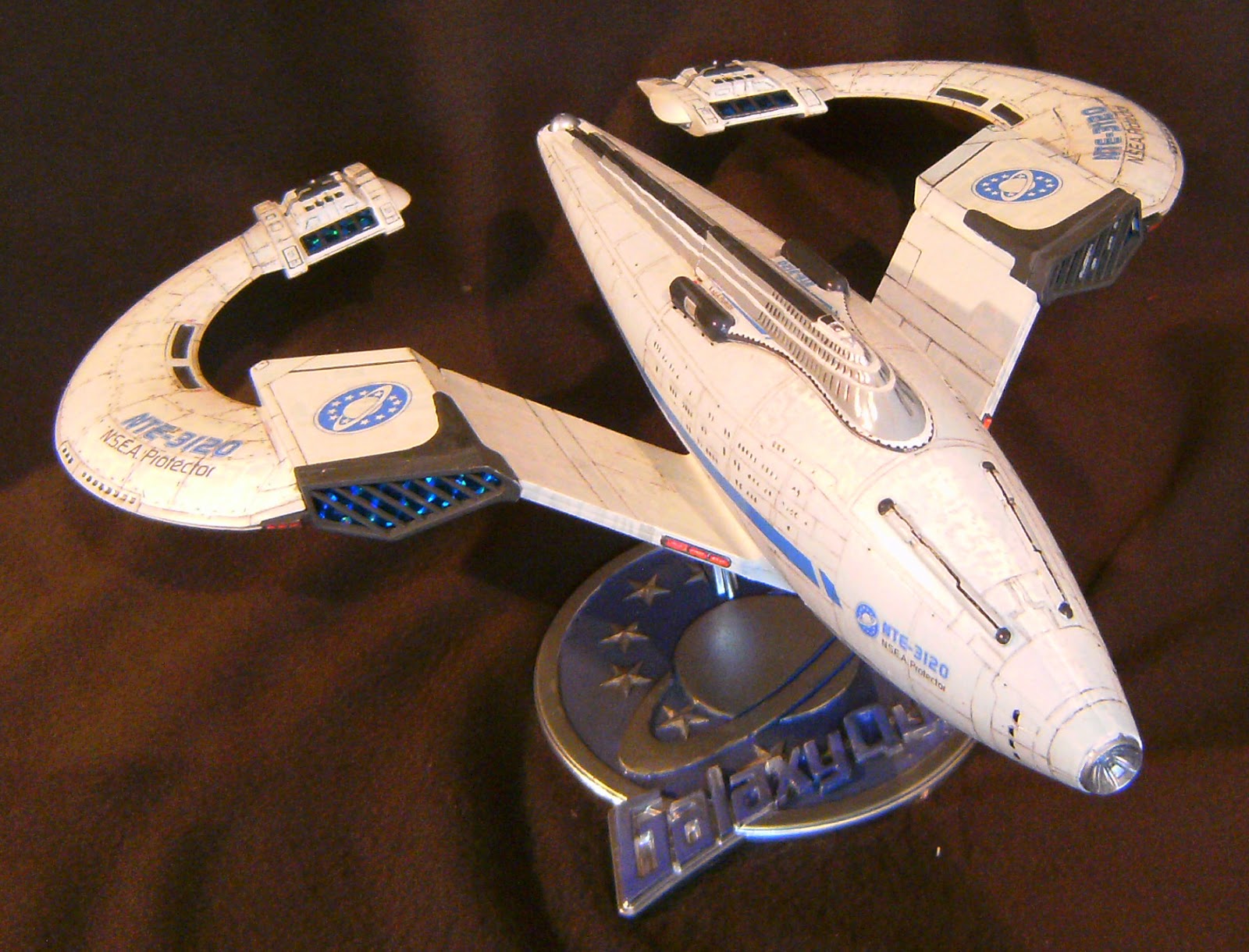 Happyscale-Modellbau: N.S.E.A. Protector (Galaxy Quest) - Pegasus Model ...