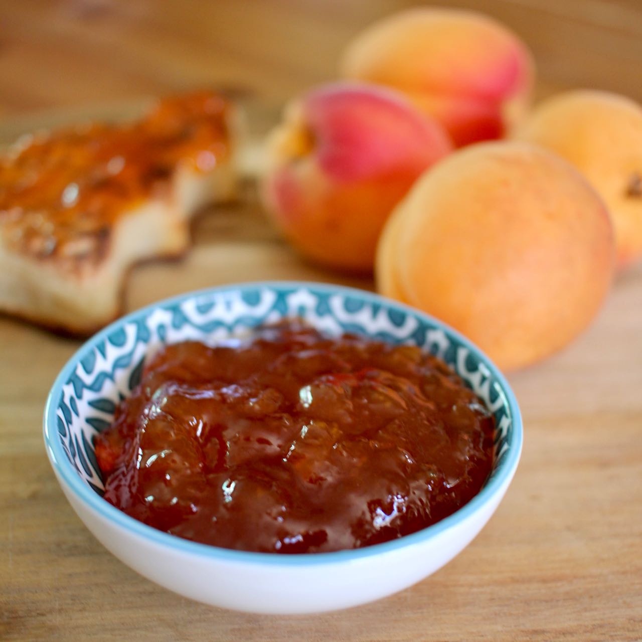 Green Gourmet Giraffe: Two jams for late spring fete - Apricot and ...