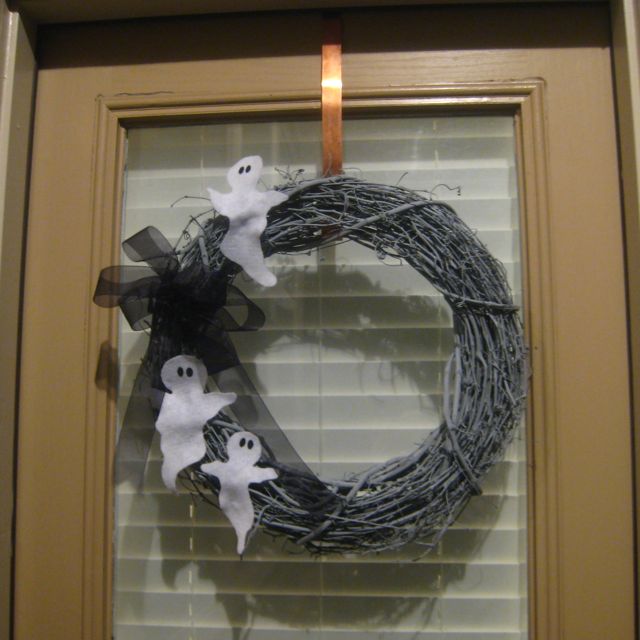 Spirals & Spatulas: DIY Ghost Wreath