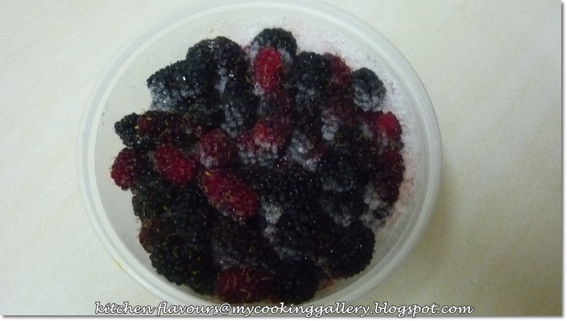 kitchen flavours: Mulberry Swirl Ice Cream