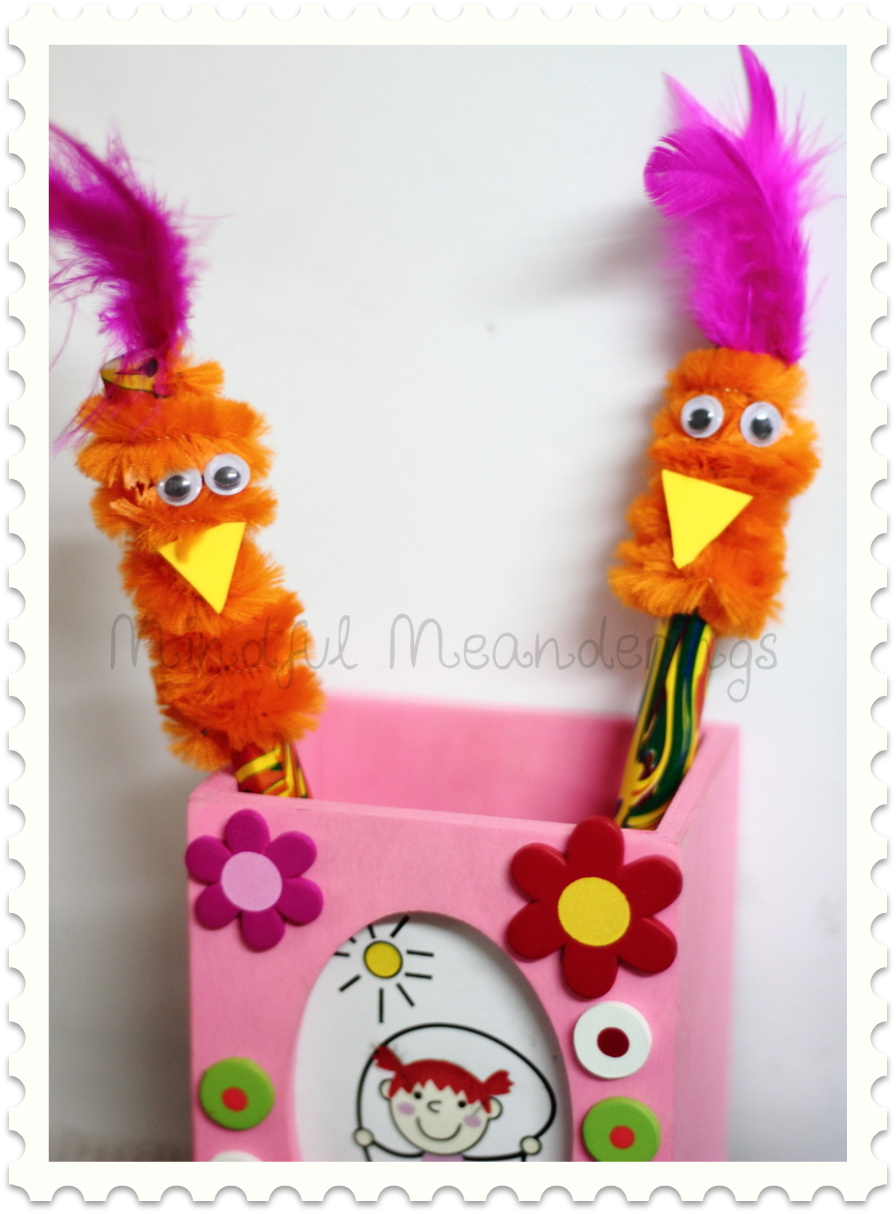 Pipe cleaner pencil topper bird - Artsy Craftsy Mom