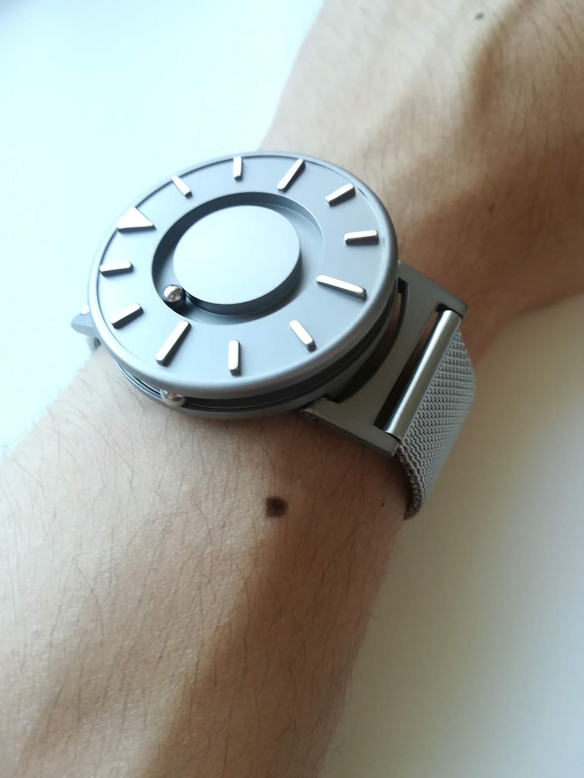 視覚の有無に関わらず美しさを感じ、誰もが時間を知ることのできる時計Eone「Bradley Timepiece」提供レビュー