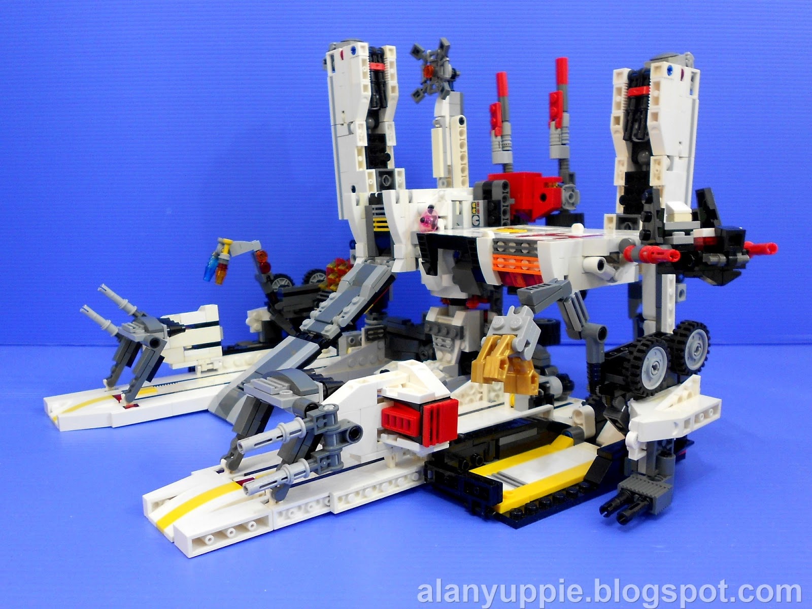 Alanyuppie's LEGO Transformers: LEGO Metroplex: Part 3 of 3: Base Mode