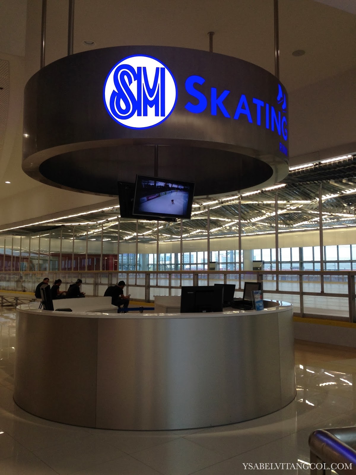 Pleasantly Chic has moved!: The MEGA Comeback: SM Megamall Ice Skating Rink