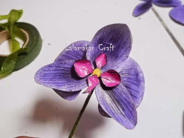Creativity Tutorial: Membuat Bunga Anggrek dari Kertas
