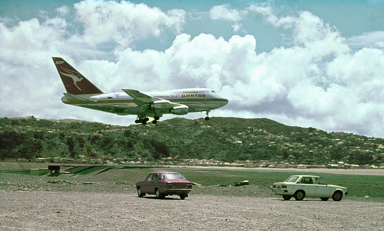 transpress nz: Qantas Boeing 747 SP lands at Wellington