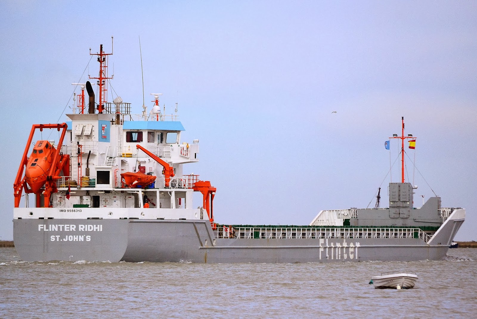BUQUES MERCANTES A SU PASO POR SANLUCAR DE BARRAMEDA: FLINTER RIDHI ...