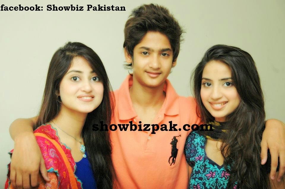 Sajal Ali With Her Family New Pictures | FashionForLife1