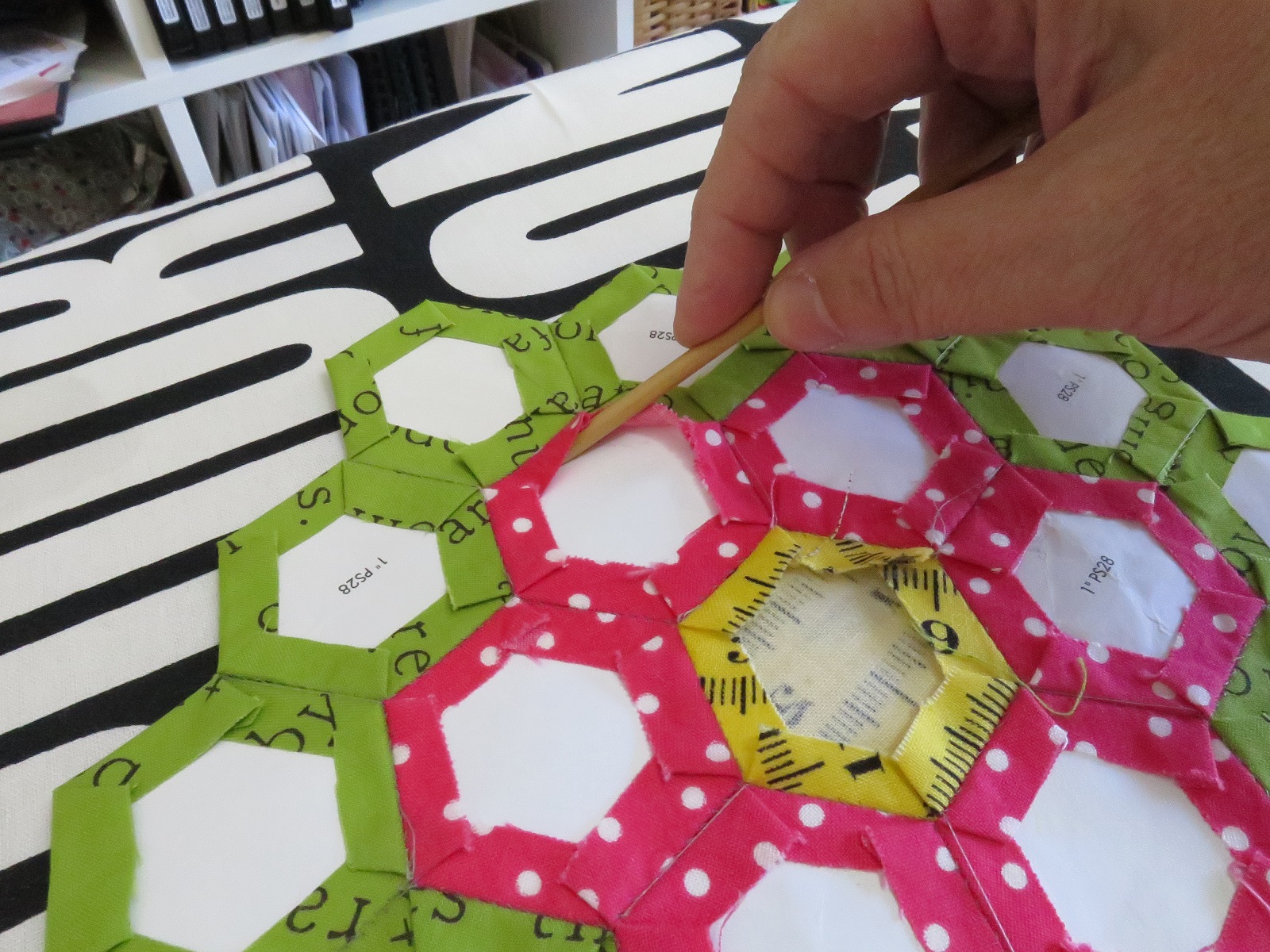 Buttontree Lane: How to applique your EPP without pins and stress - a ...