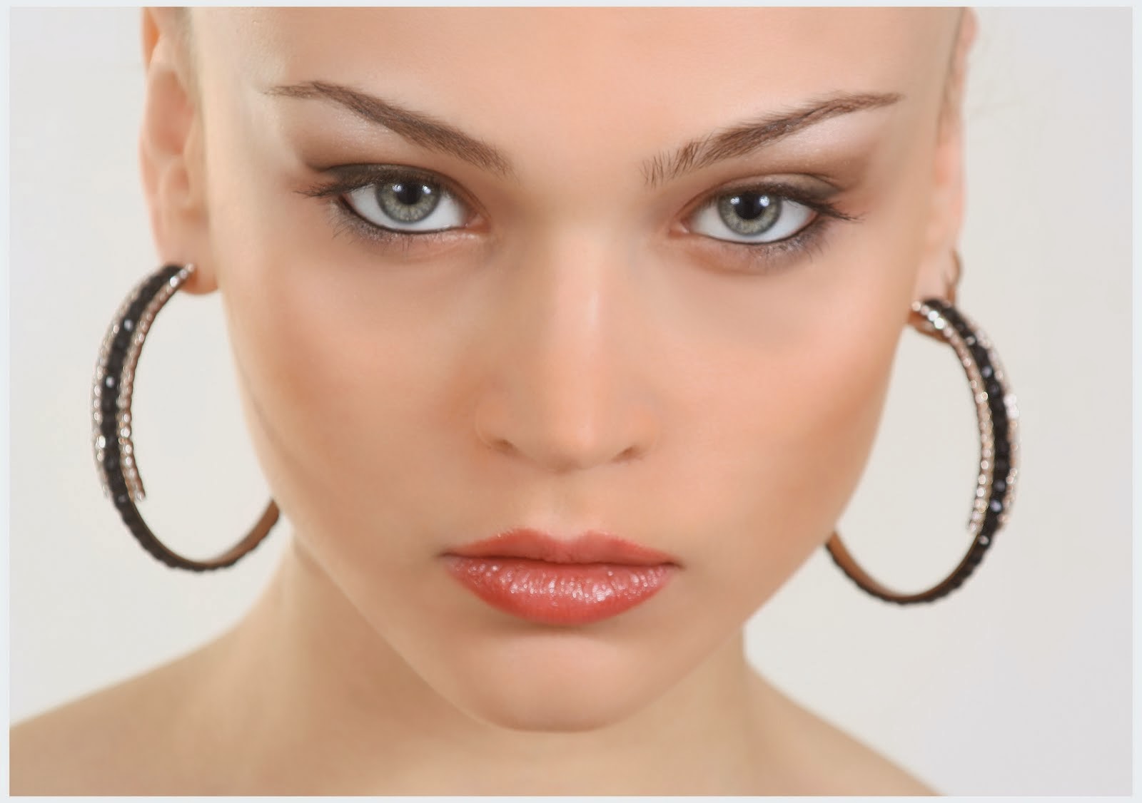 Beautiful colorful pictures and Gifs: Amazing Close-up Face Photography