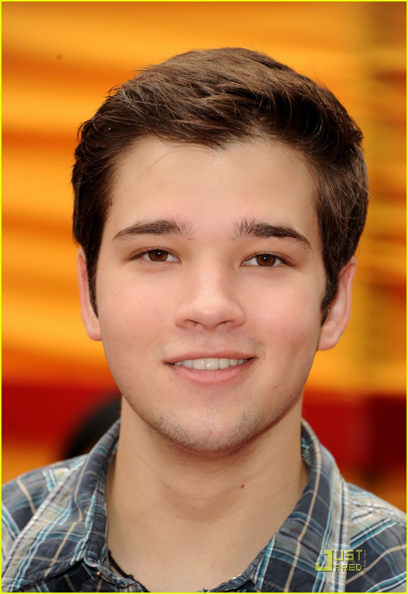 ICarly Victorious y Big Time Rush: Nathan En La Premiere De Kung Fu Panda 2