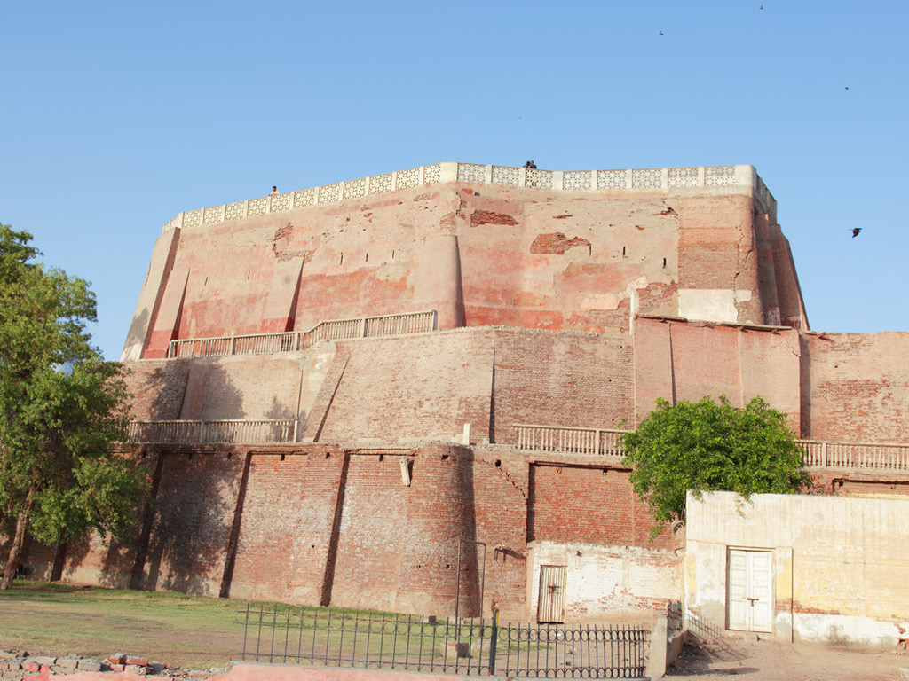 Travel Multan: Dam Dama Multan Fort