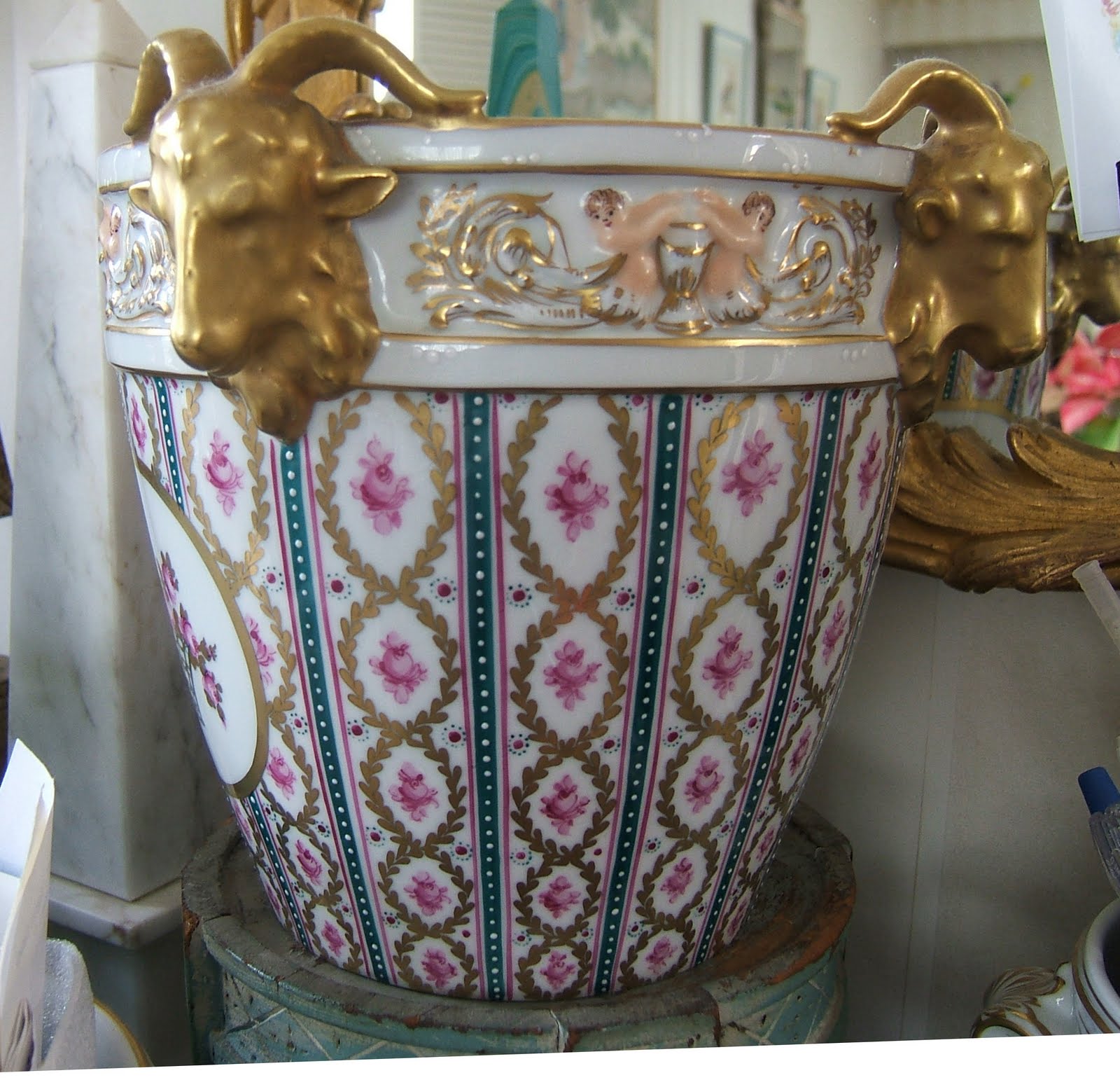 Square With Flair: The Illustrious Style of Ritz