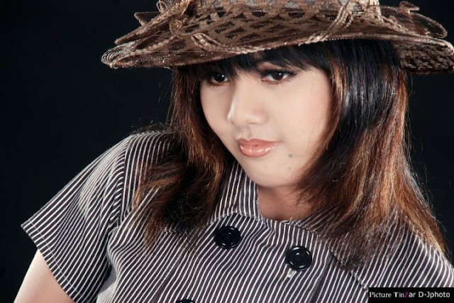 Myanmar Popular Singer, A Thin Cho Swe's Lovely Fashion Photos ...