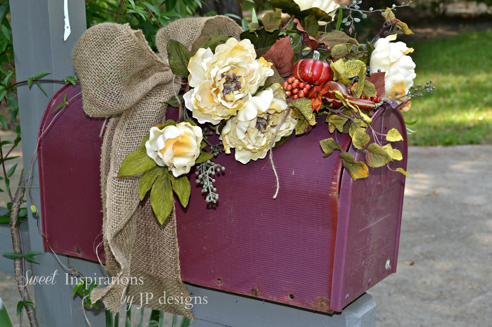 Mailbox With Flowers Design