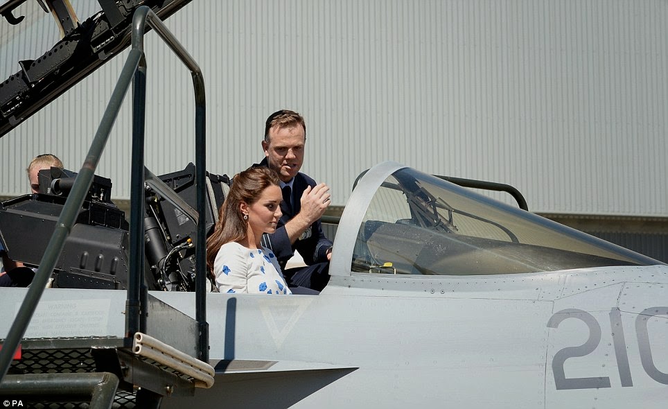 Kate Middleton Into Fighter Jet (PHOTOS)