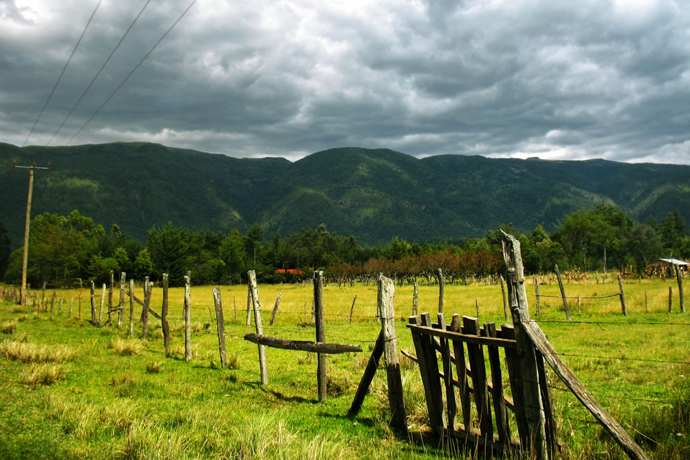 The Mischief, Fun, Serenity & Beauty Of Happy Valley: Memiors of Happy ...