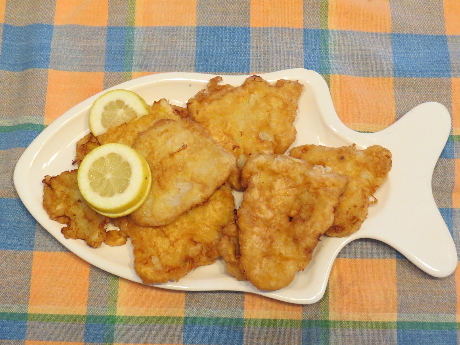 Filetes de peixe gato com arroz de feijão