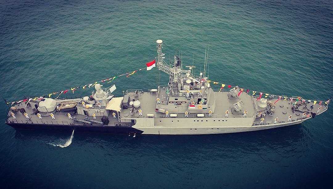 DEFENSE STUDIES: Indonesian Navy Transfers Fleet of Kapitan Pattimura ...