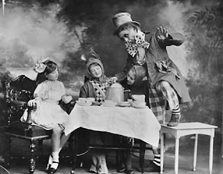 Film Cultura Arta: Alice vs. Alice vs. .............. Alice