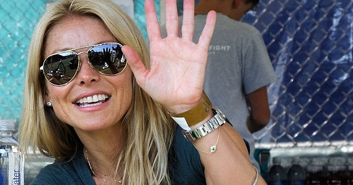 Hand Image Of Hollywood Actress Kelly Ripa Palmistry Astrology ~ INDIAN ...