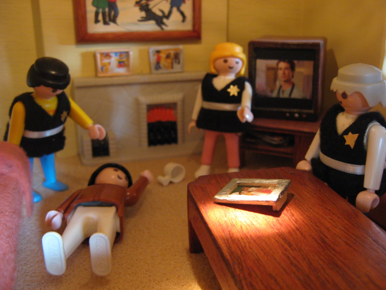The Craft-Arty Kid (Old blog): Miniature crime scenes