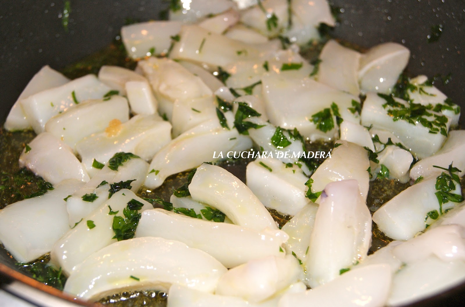 LA CUCHARA DE MADERA: CALAMARES CON CHAMPIÑONES Y JAMÓN