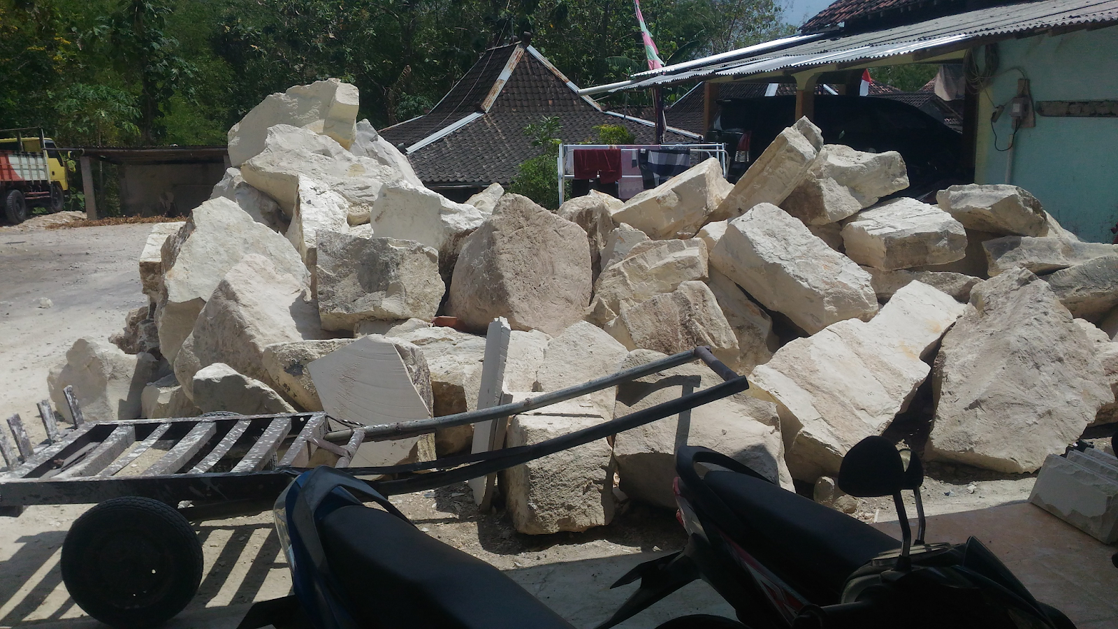 Pabrik Batu Alam Paras Jogja Palimanan Putih Super - Pengrajin Batu Alam