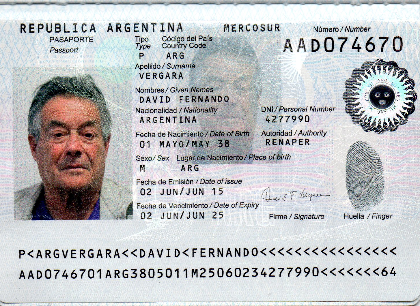Documenta Davidis Vergarae: Nuevos Pasaporte y DNI, Junio 2015