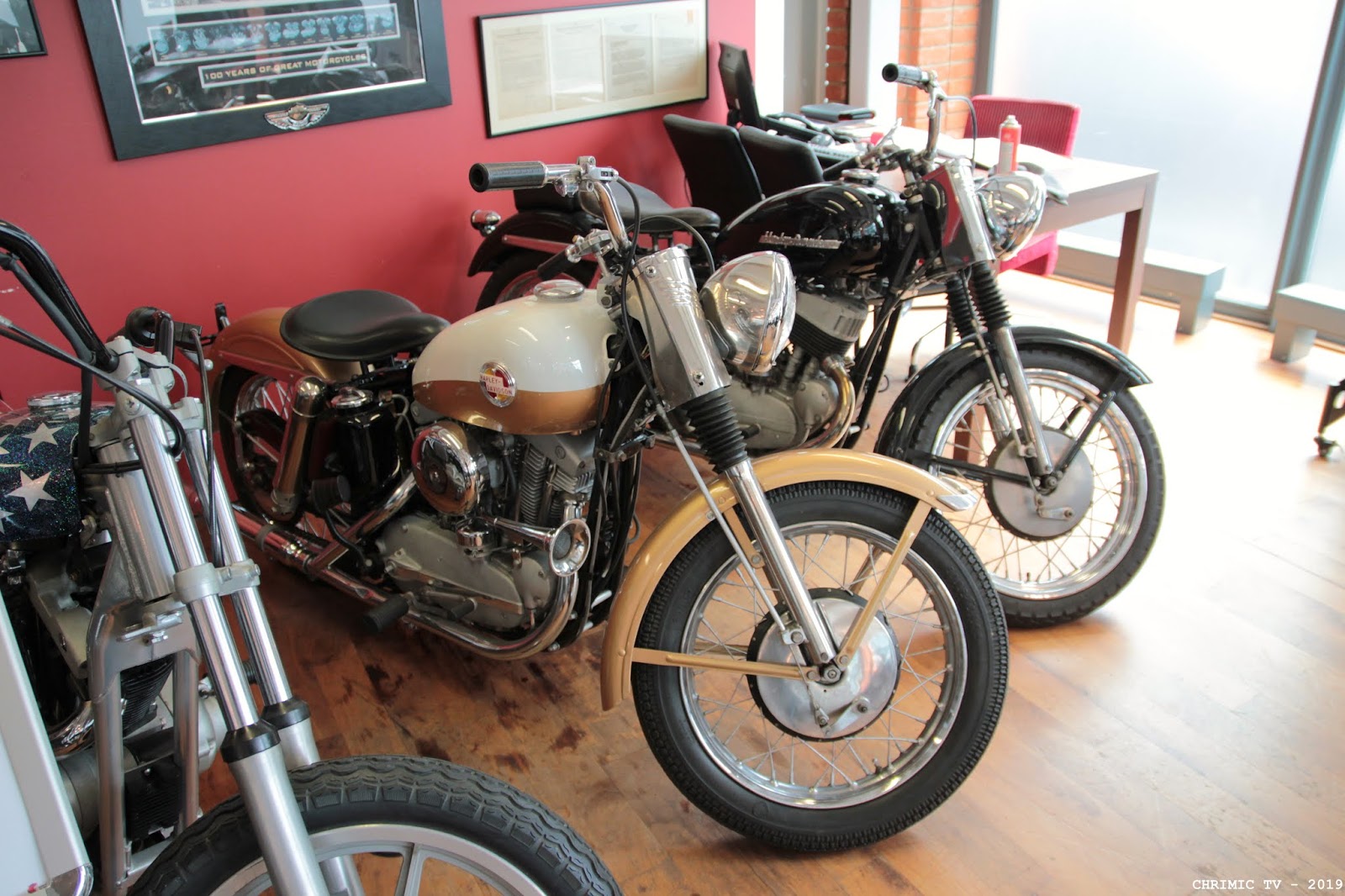 DUECILINDRI: HARLEY DAVIDSON WARR'S LONDON FEAT 1957