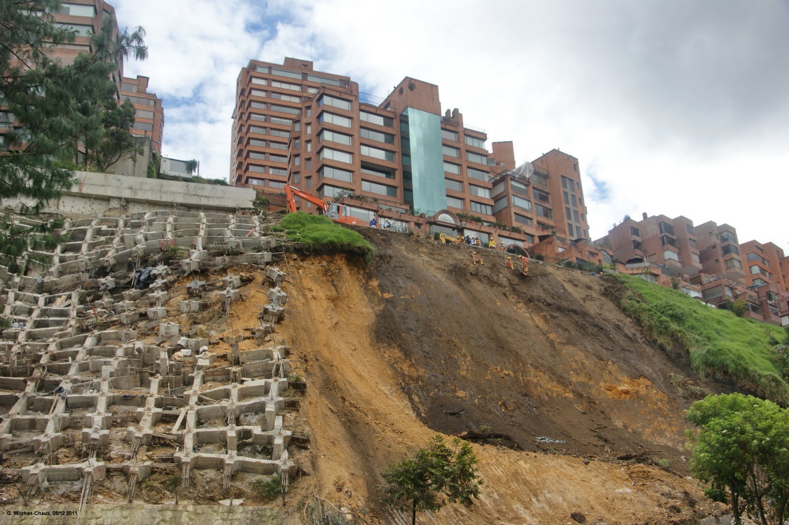 AGUACEROS Y GOTERAS: LO QUE VA DEL DERRUMBE Capítulo 12